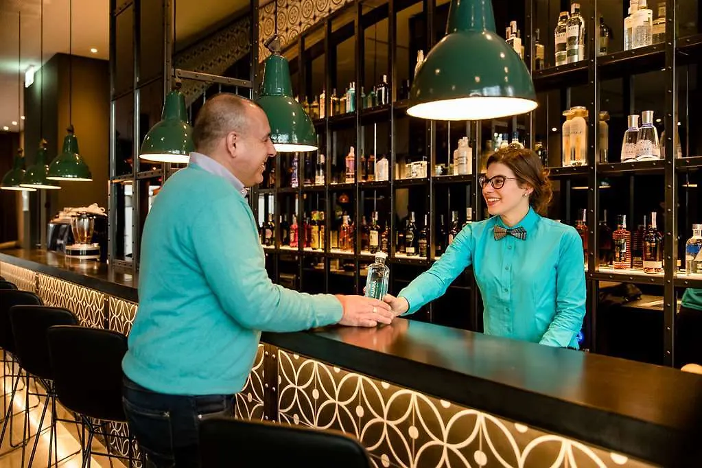 MOTEL ONE BARCELONA-CIUTADELLA | BEST RATES GUARANTEE | BOOK NOW